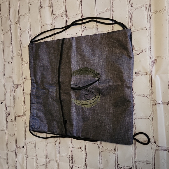 thirty-one | Bags | Thirtyone Cinch Sac In Gray With A Monogram Used ...